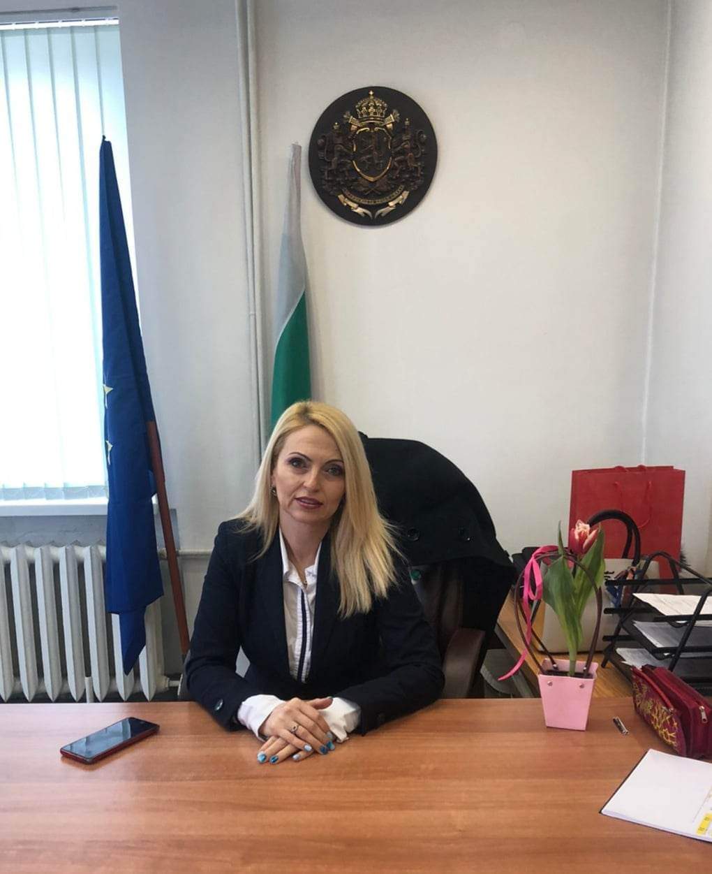 ДЕН ПРЕДИ НОВА ГОДИНА Кметицата на Квартал Изток Десислава Стоянова СЕ ОТЧЕТЕ